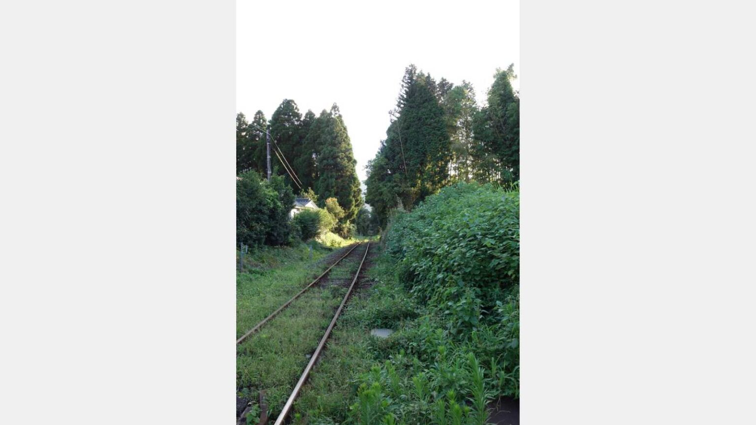 11 Riskiest Train Rides Around the World – Luggage & Living