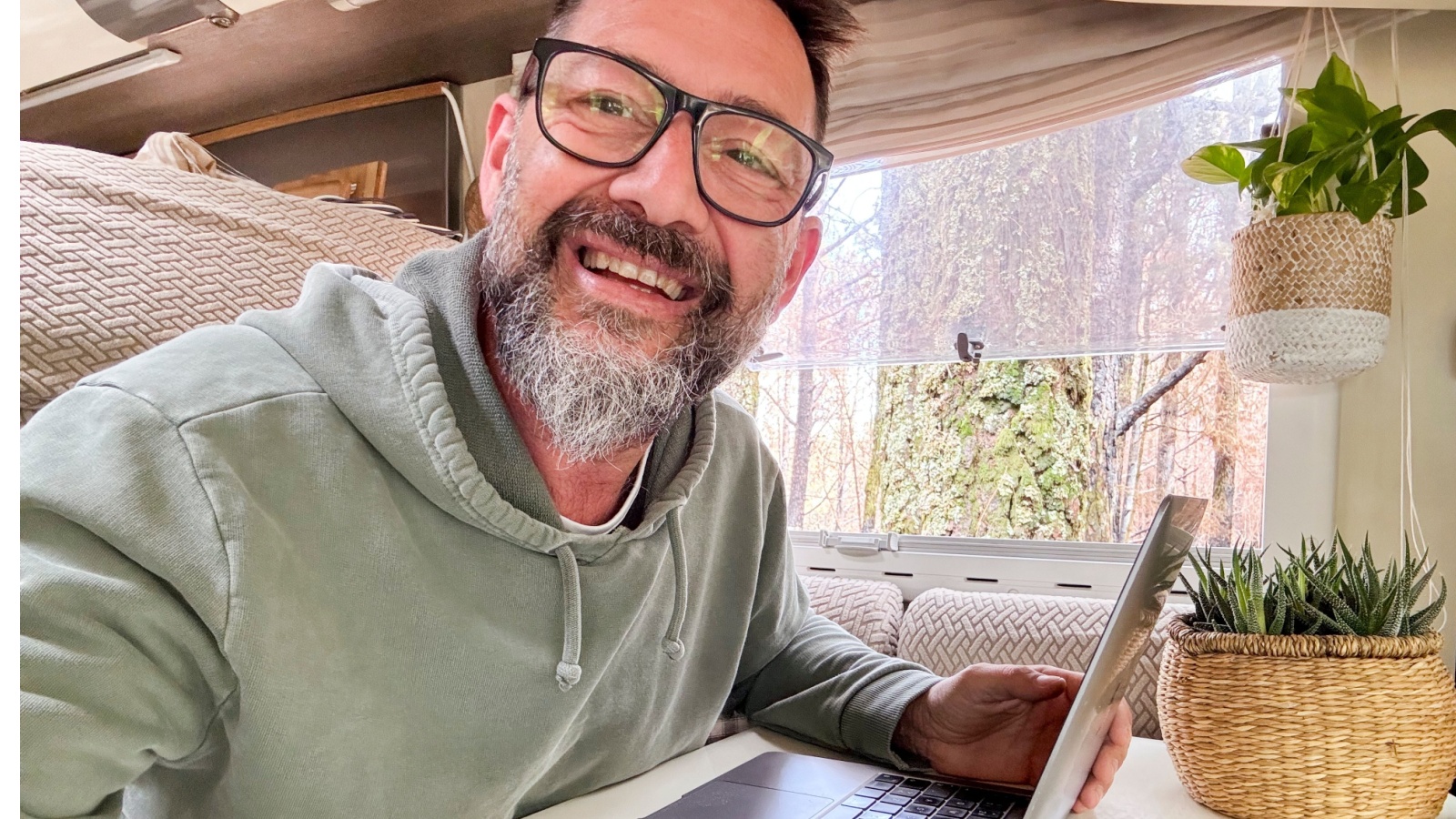 Living Your Best Life As a Digital Nomad: 7 Tips to Ensure Success ...